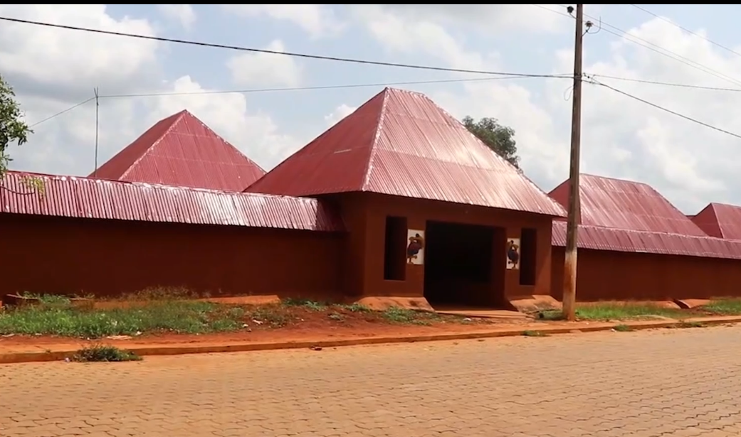 Présentation des palais royaux de la ville d’Abomey - Cultures ...